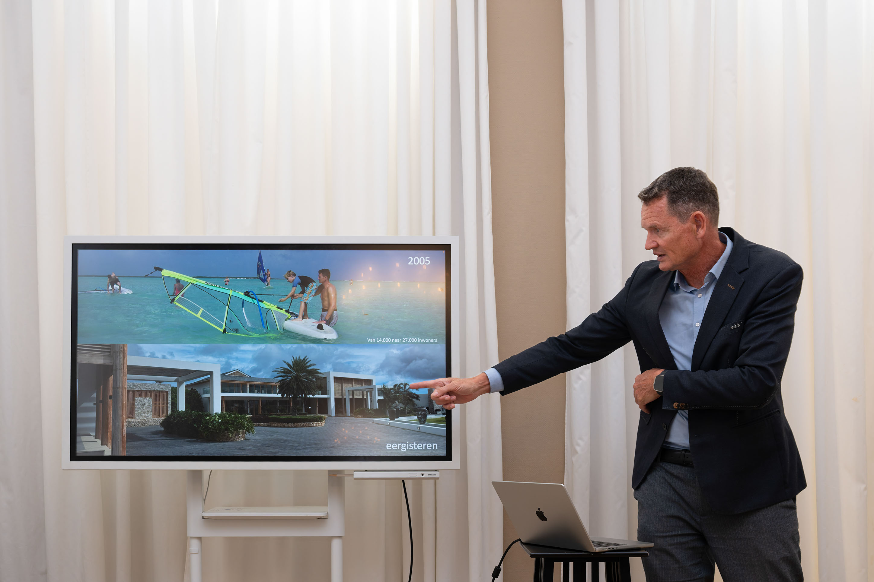 Arkitekto George Polman a presentá: Proyektonan grandi pa Boneiru ...