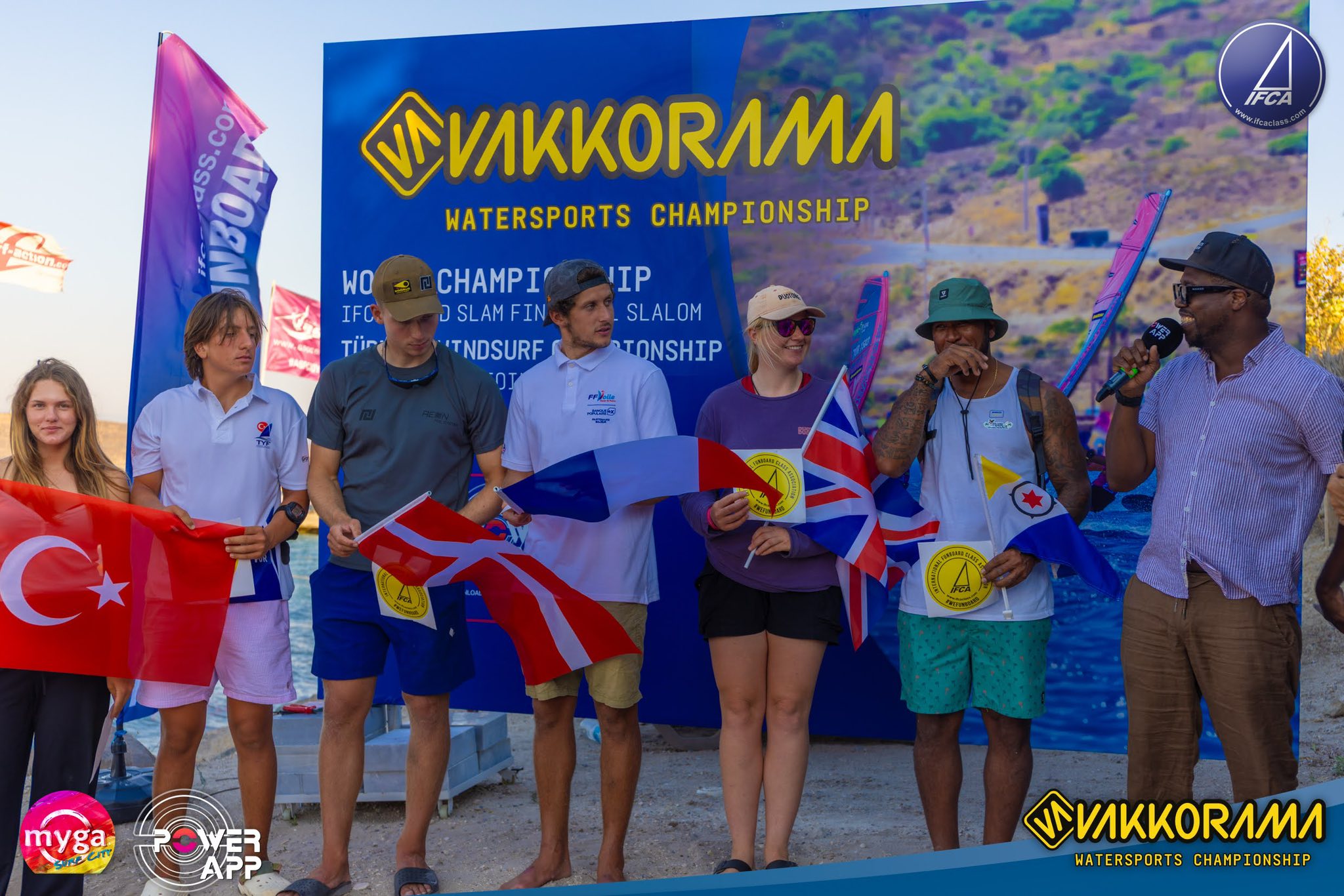 Bandera di Boneiru ta lusi na apertura kampionato Slalom IFCA 2025 ...
