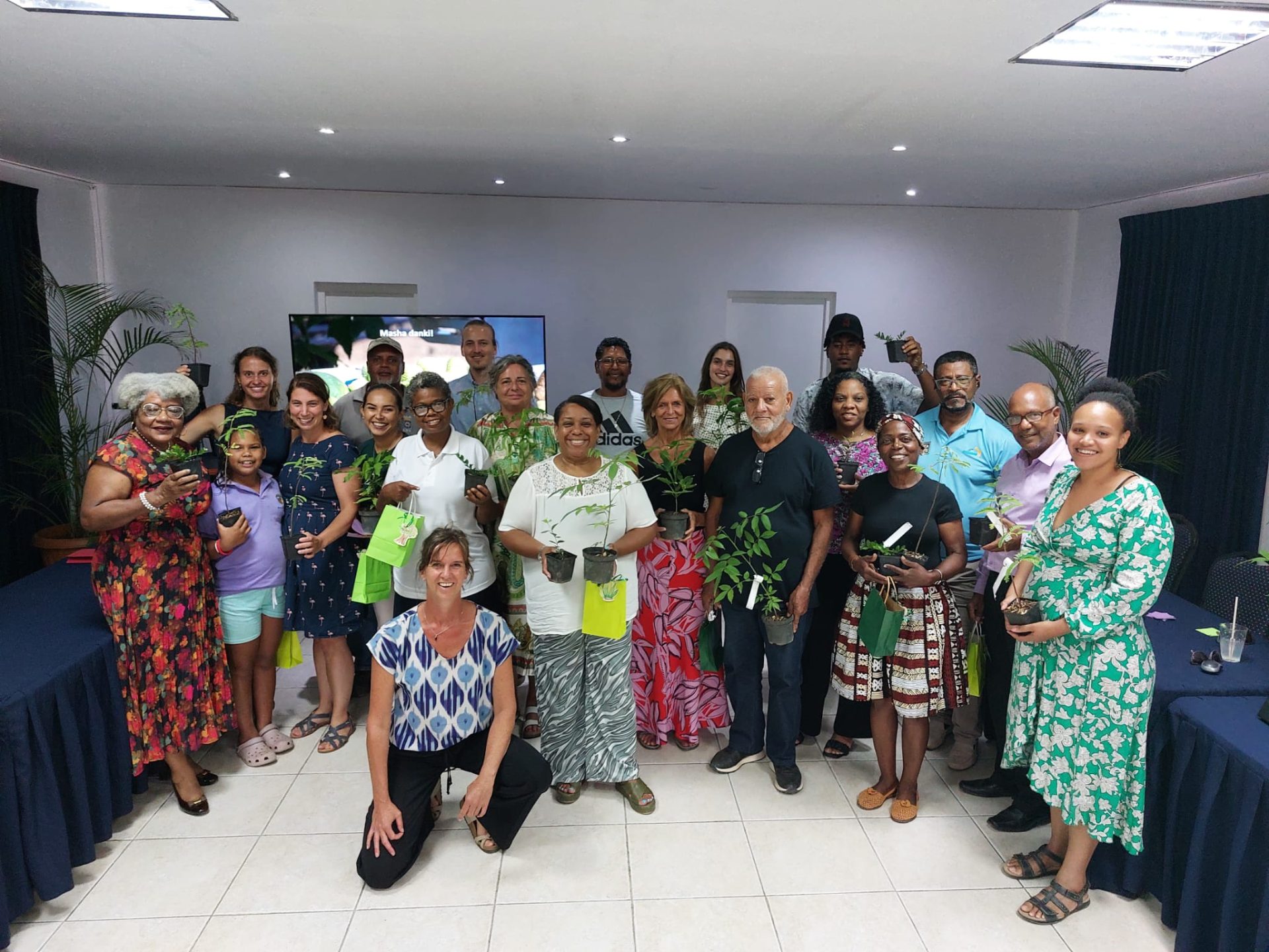 Pa eksperimentá ku produkshon di propio alimento Plan pa laboratorio ...