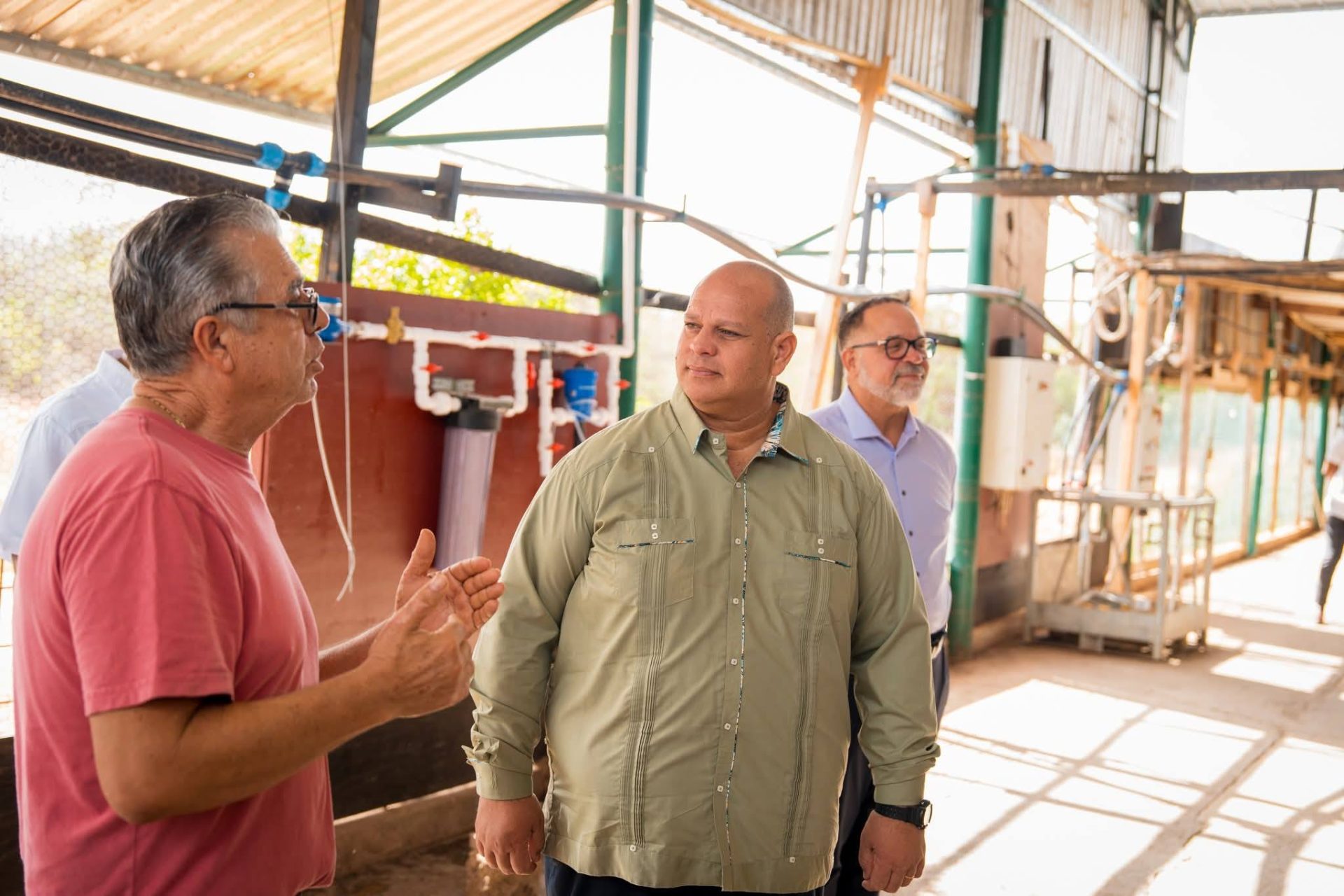 Minister Boekhoudt a bishitá Egg Farm Moderno | Extra Bonaire