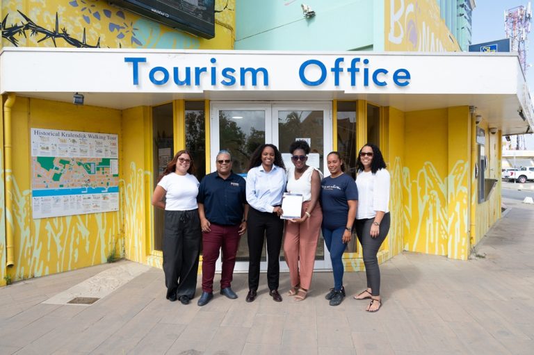 Boneiru ta yama bon biní na su promé Food Truck Festival | Extra Bonaire