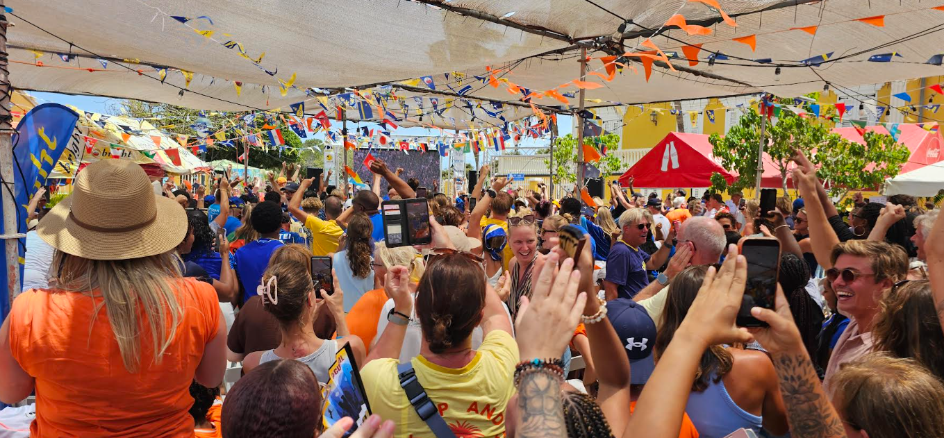 Multitut di hende riba kaya | Extra Bonaire