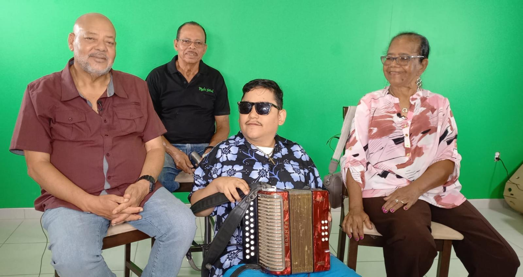 Awe nochi pa 9or na Bonaire.tv Daniel Willems den programa spesial di ...