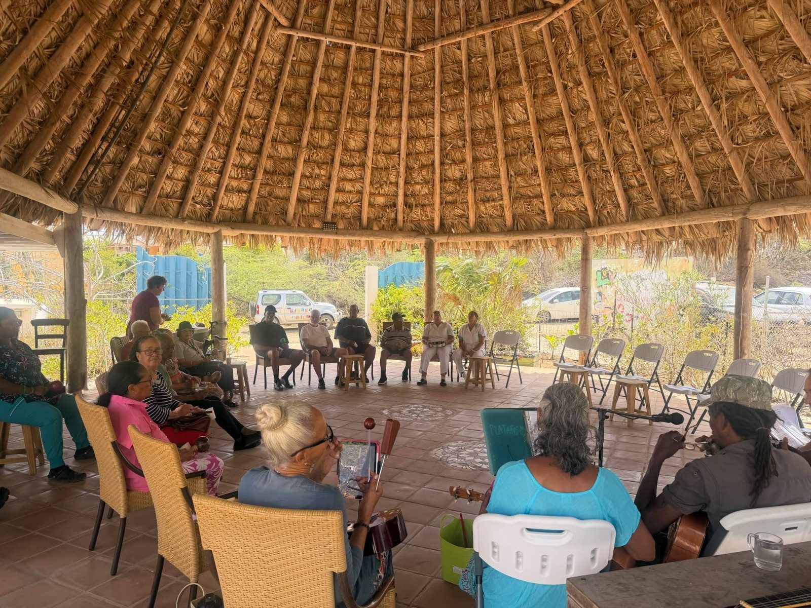 Klientenan Ka’i Mimina a bishitá Hòfi Kultural | Extra Bonaire